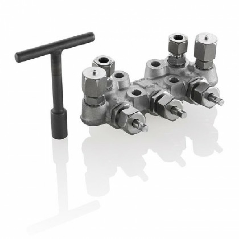 3 Valve Manifolds With Test Connection - Marktechnical